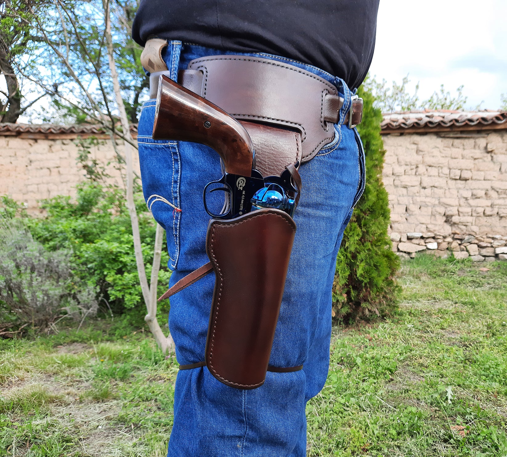 leather holster for single action revolvers Colt clones Western style ...